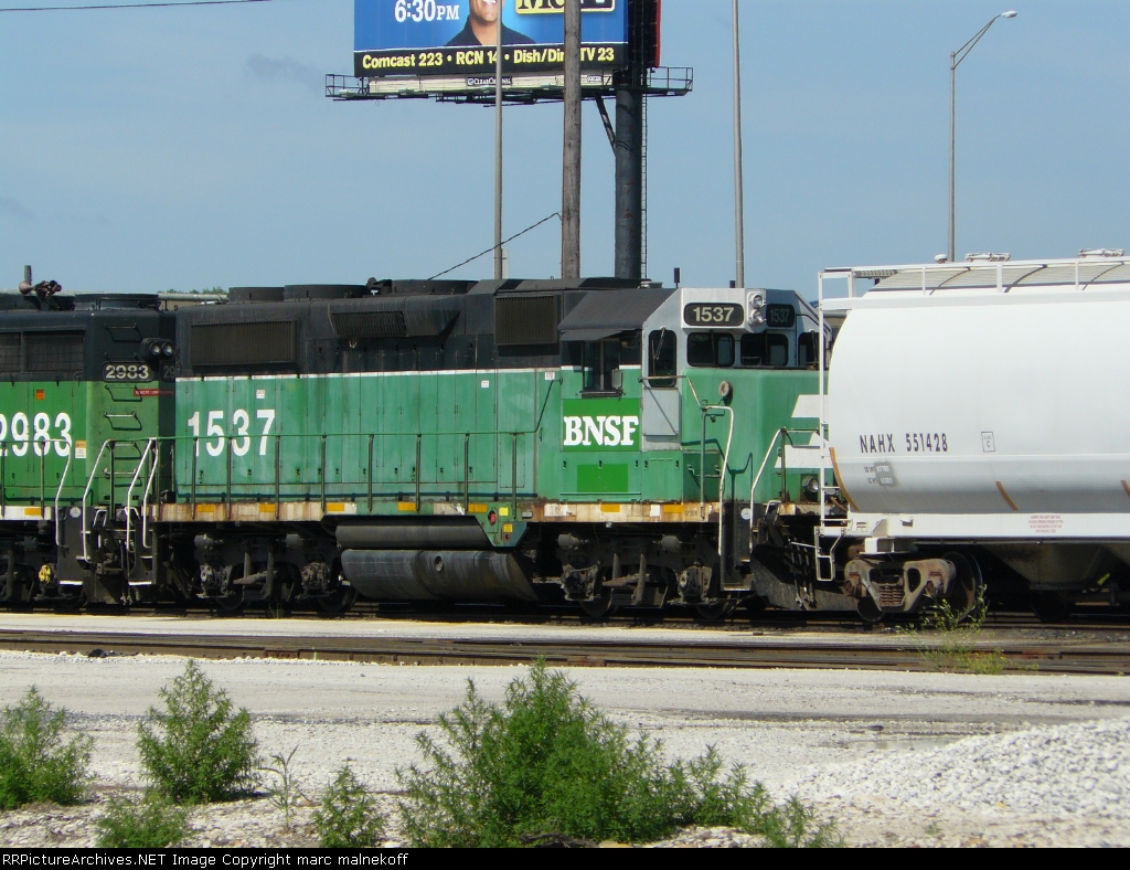 BNSF 1537